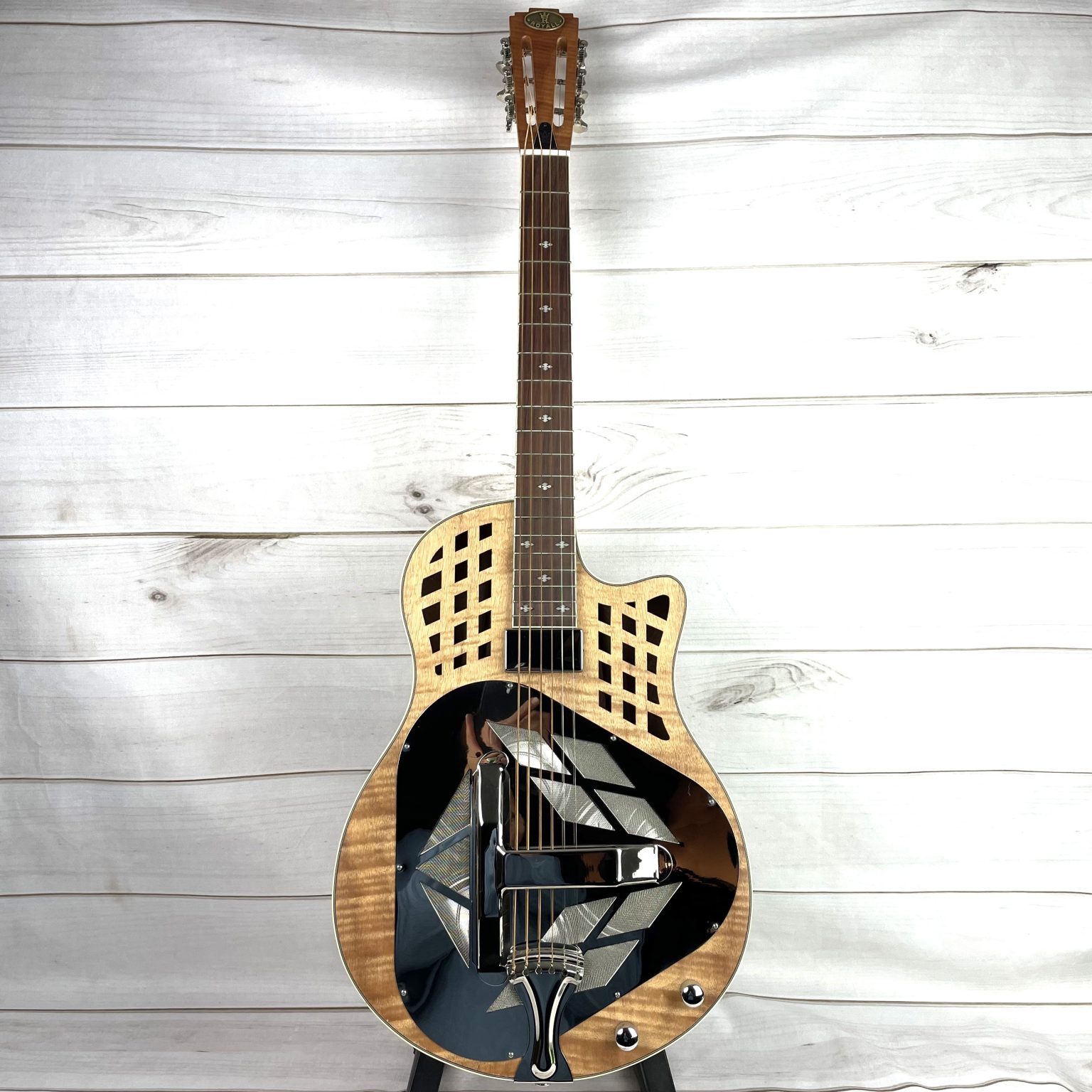 Royall Resonators Flame Maple Natural Finish Tricone Cutaway Resonator ...