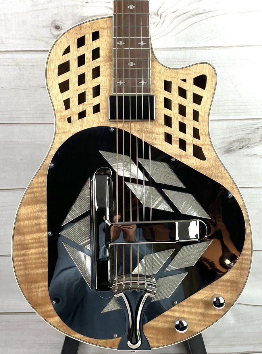 Royall Resonators Flame Maple Natural Finish Tricone Cutaway Resonator ...