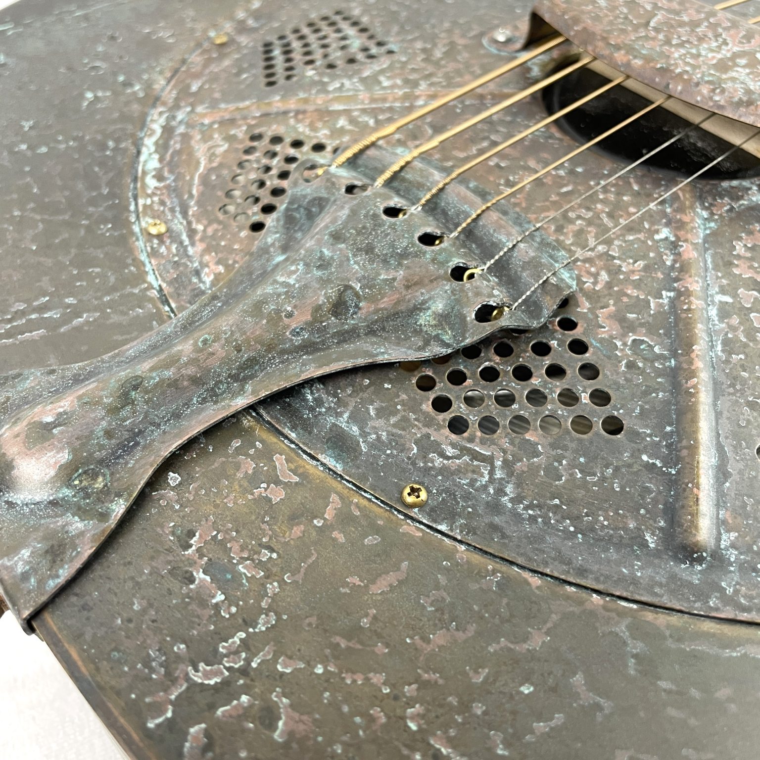 Royall FB Blues Hound Heavy Relic Copper Finish 14 Fret Single Cone ...